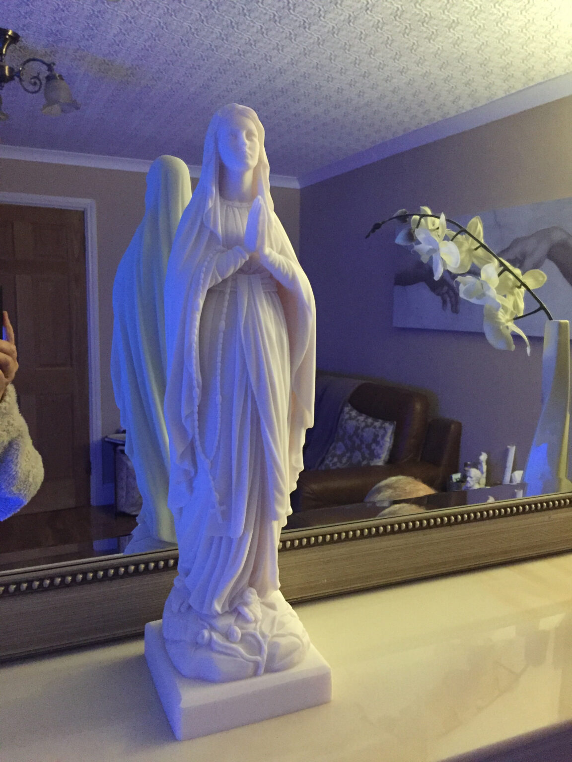 Virgin Mary praying statue made of Alabaster - eStatueShop